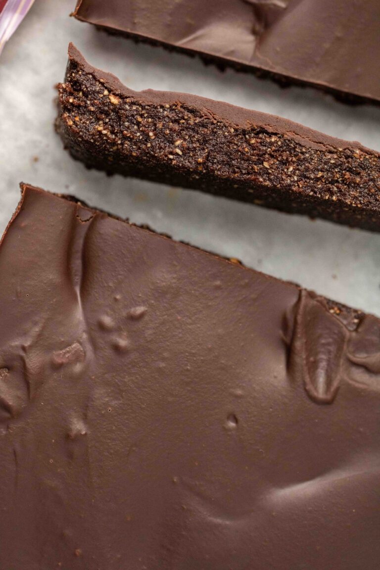 Healthy & Vegan Chocolate hazelnut bars (no-bake) - Lifestyle of a Foodie