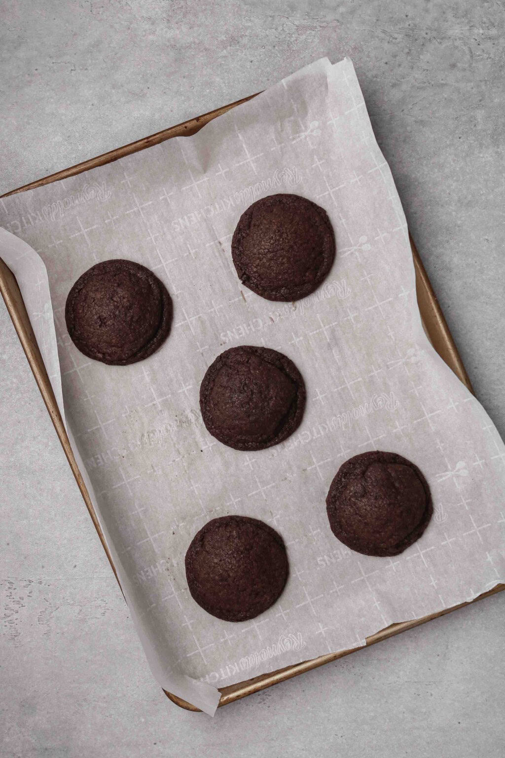 Crumbl chocolate Oreo cookies with buttercream frosting Copycat Recipe ...