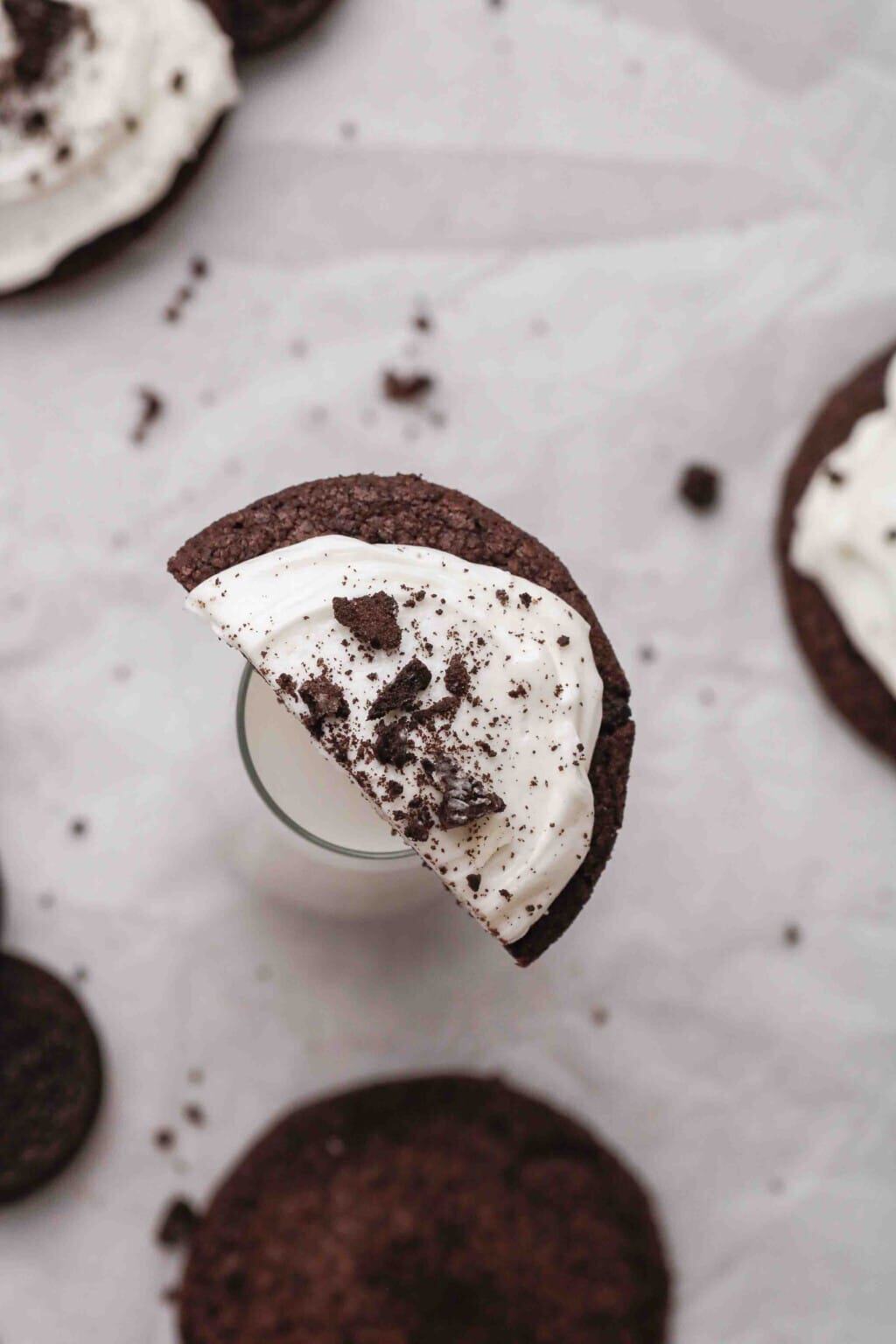 Crumbl chocolate Oreo cookies with buttercream frosting Copycat Recipe ...