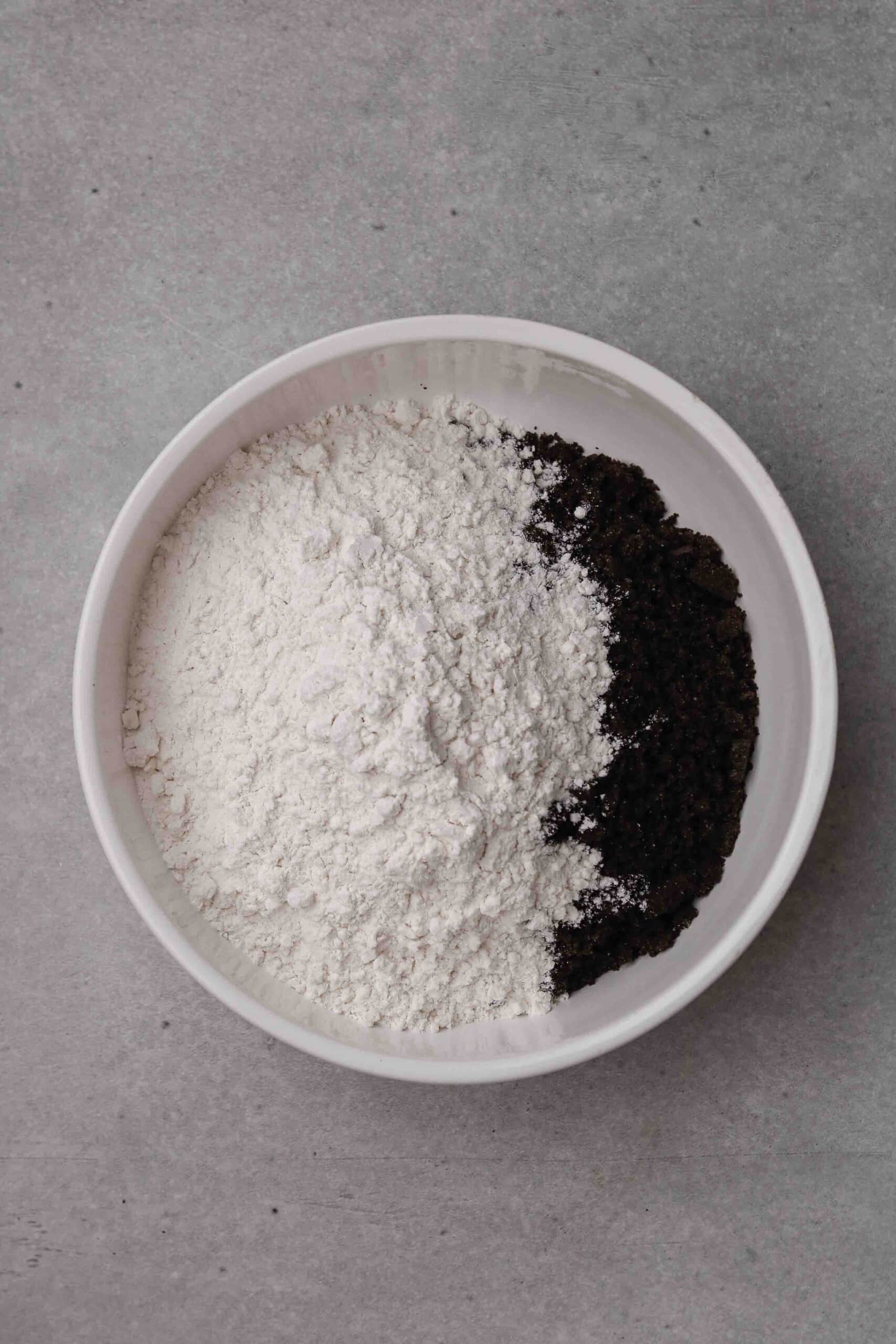 Crumbl chocolate Oreo cookies with buttercream frosting Copycat Recipe ...