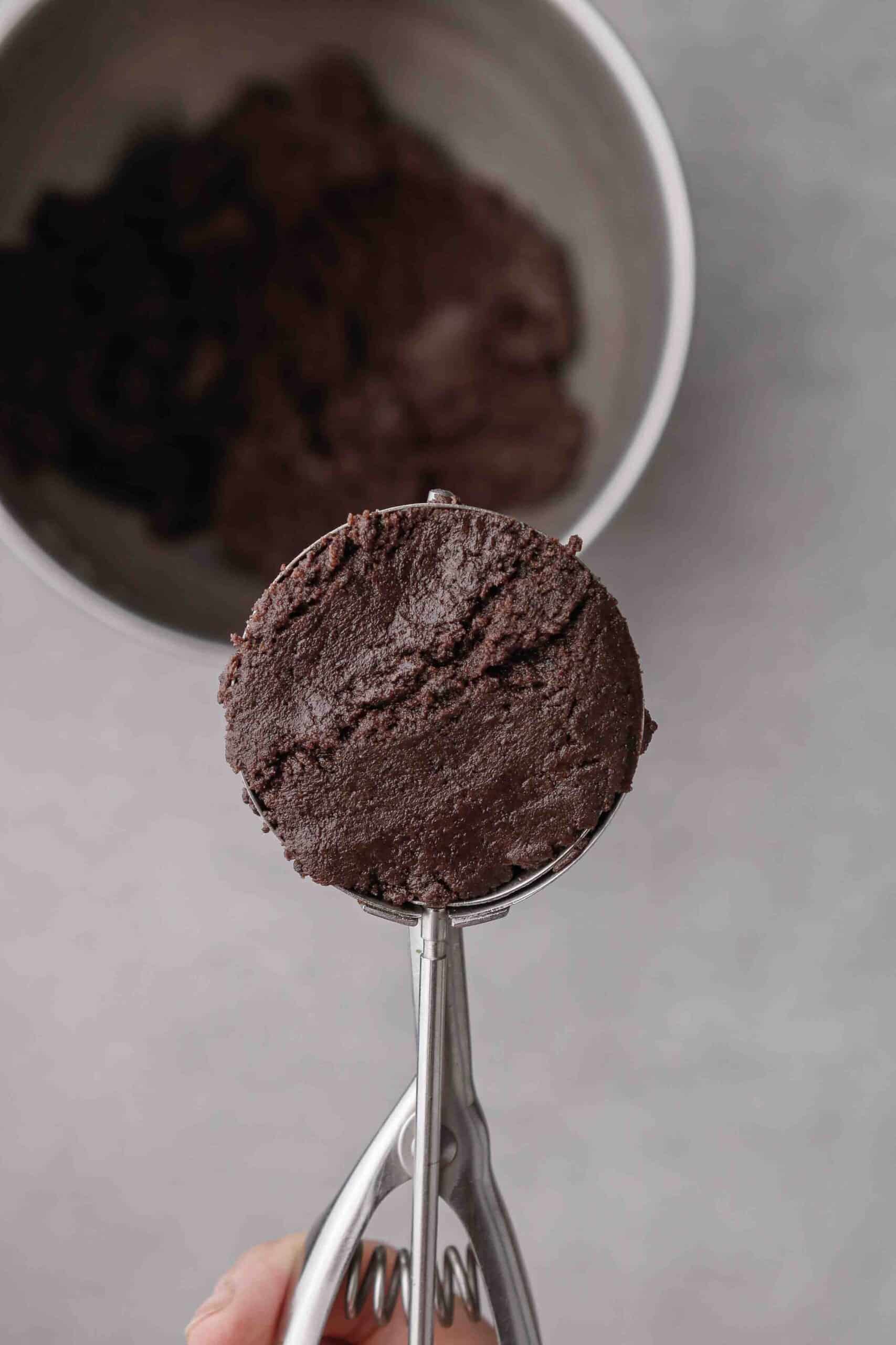 Crumbl chocolate Oreo cookies with buttercream frosting Copycat Recipe ...