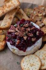 Easy Baked Brie Recipe (Best Toppings + 20 Minutes)