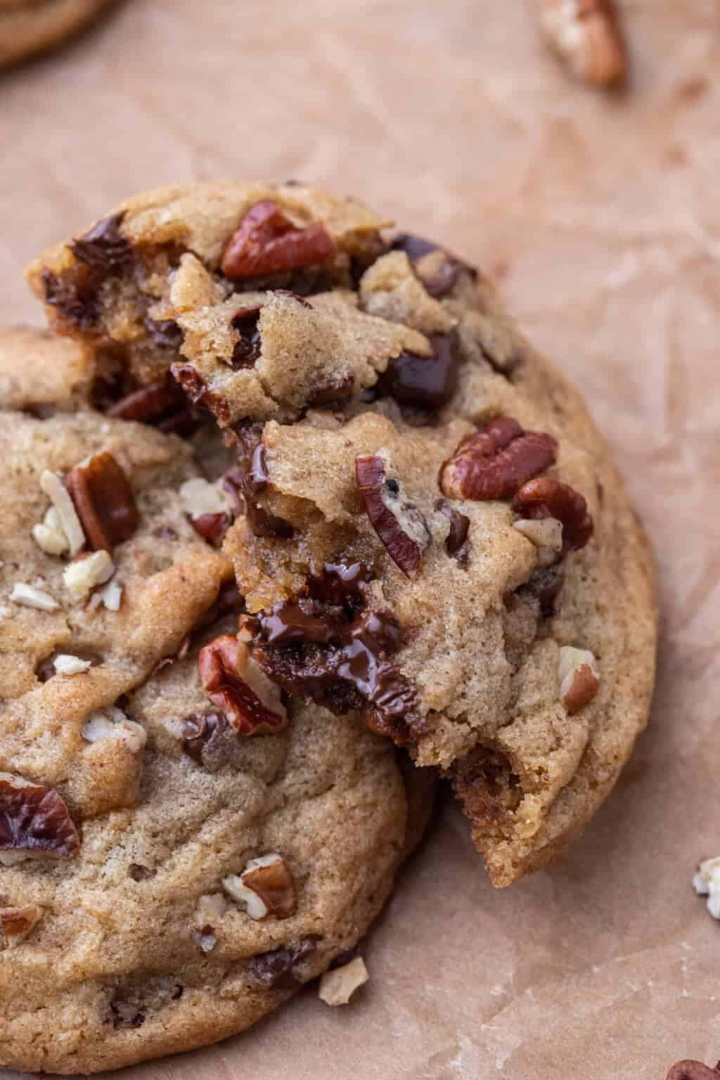 Brown Butter Pecan Chocolate Chip Cookies (Soft & Chewy) - Lifestyle of ...
