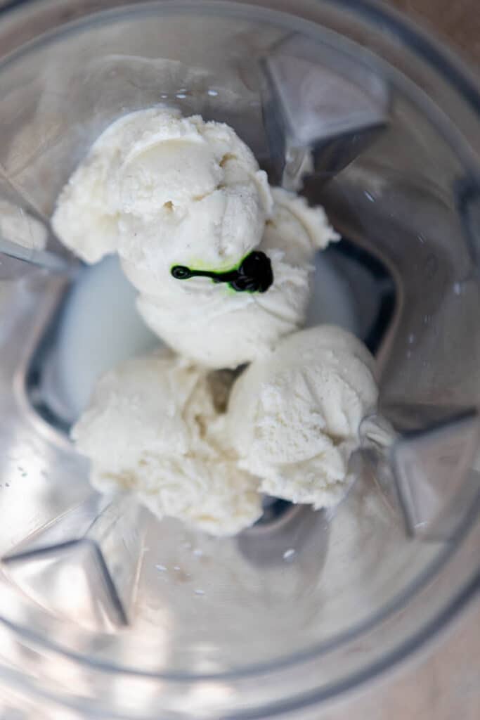How to make Mcdonald's Shamrock Oreo McFlurry? - Lifestyle of a Foodie