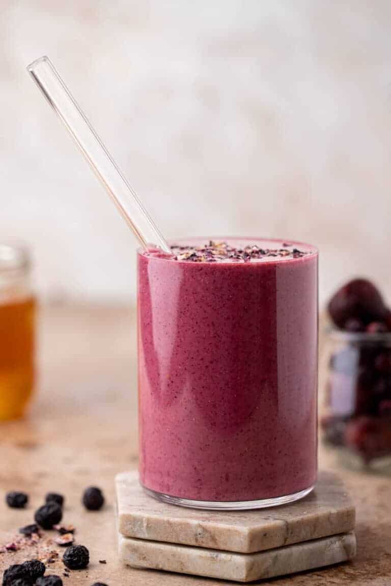 How to Make Berry Smoothie Recipe - Lifestyle of a Foodie