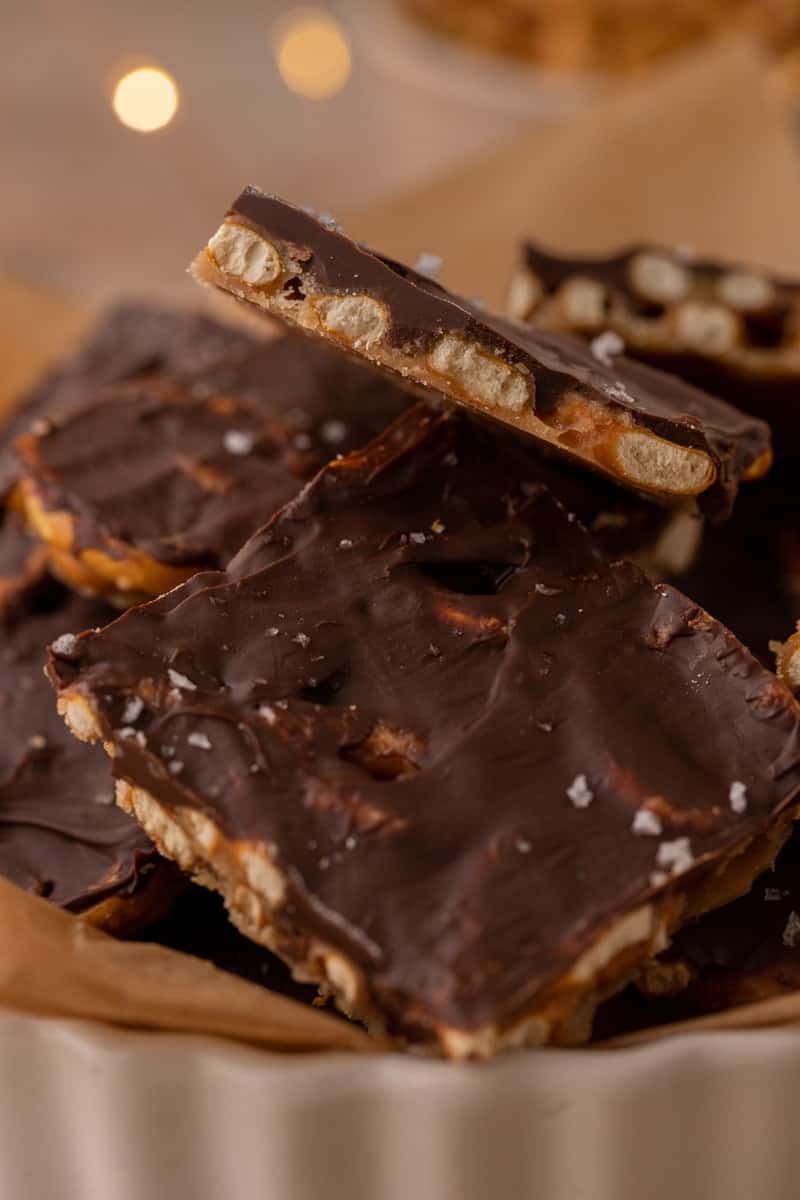 Chocolate Caramel Pretzel Crack (Easy Christmas Bark) - Lifestyle of a ...