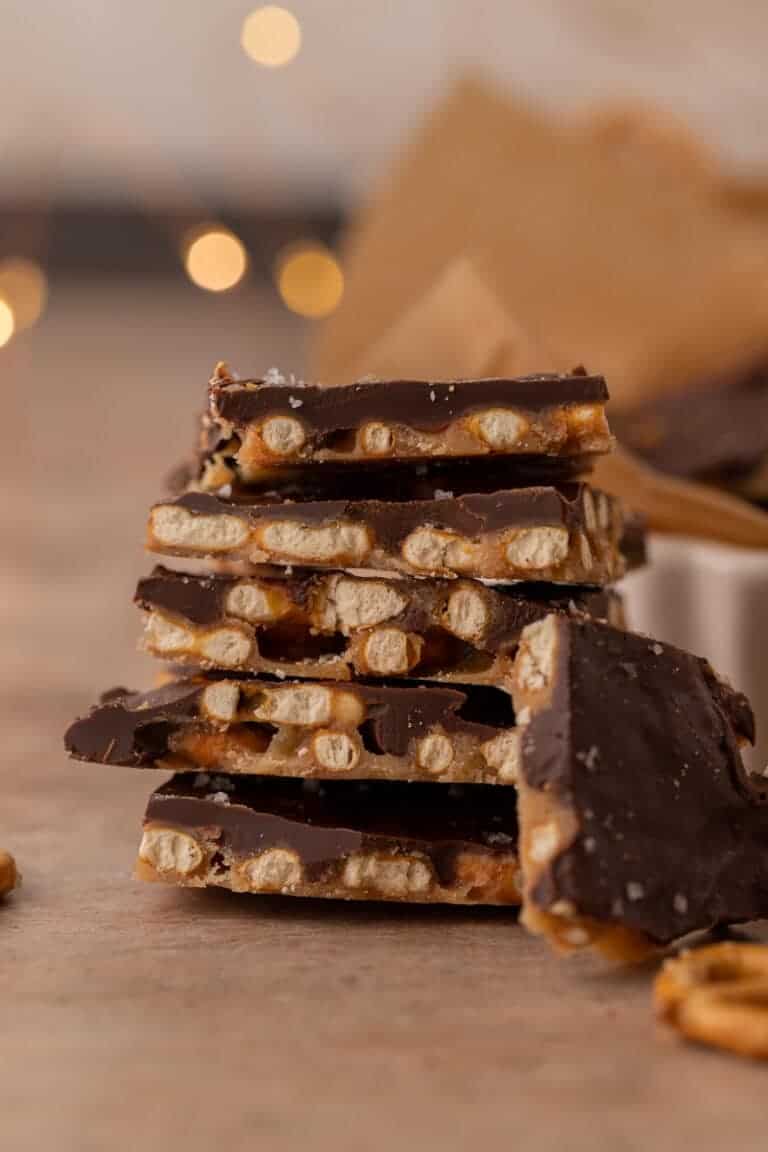 Chocolate Caramel Pretzel Crack (Easy Christmas Bark) - Lifestyle of a ...