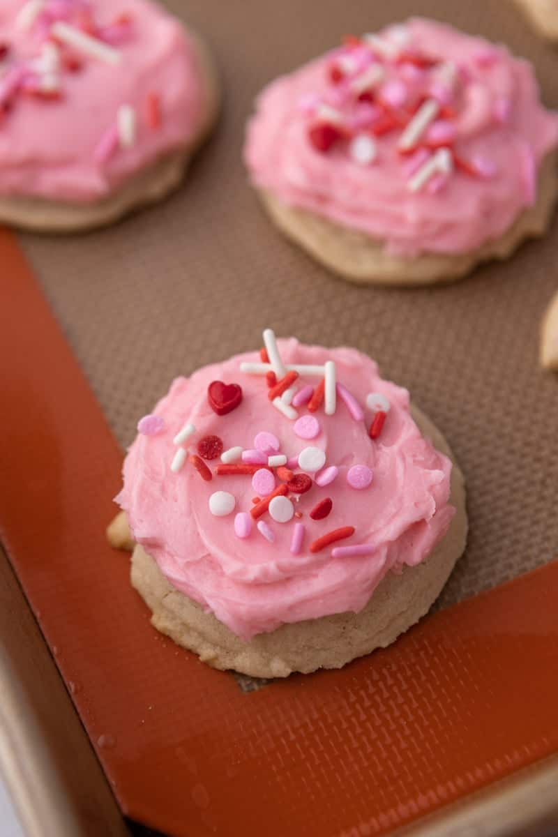 The Best Valentine's Day Frosted Sugar Cookies Recipe - Lifestyle of a ...