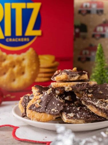 Ritz Cracker Toffee Christmas Crack (Easy 5-Ingredient Treat)