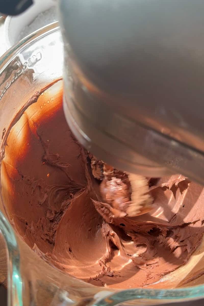 The Best Chocolate Buttercream Frosting (One Bowl, 15 Minutes ...