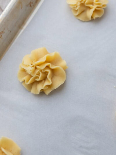 Piped Danish Butter Cookies (Classic Blue Tin Style) - Lifestyle of a ...